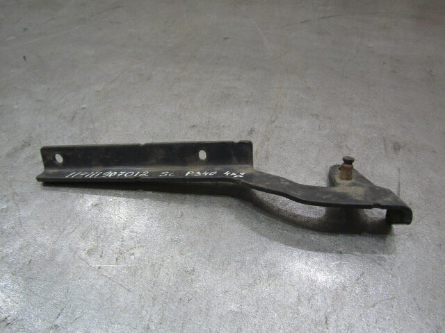 Кронштейн шарнирной откидной петли подножки левой Scania G, R, P