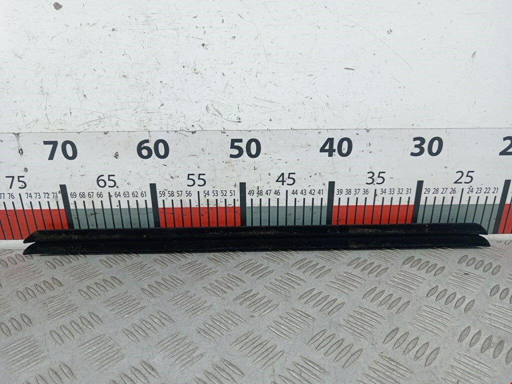 Уплотнитель стекла двери BMW X5 (E53) 5172702558 арт. 2267686