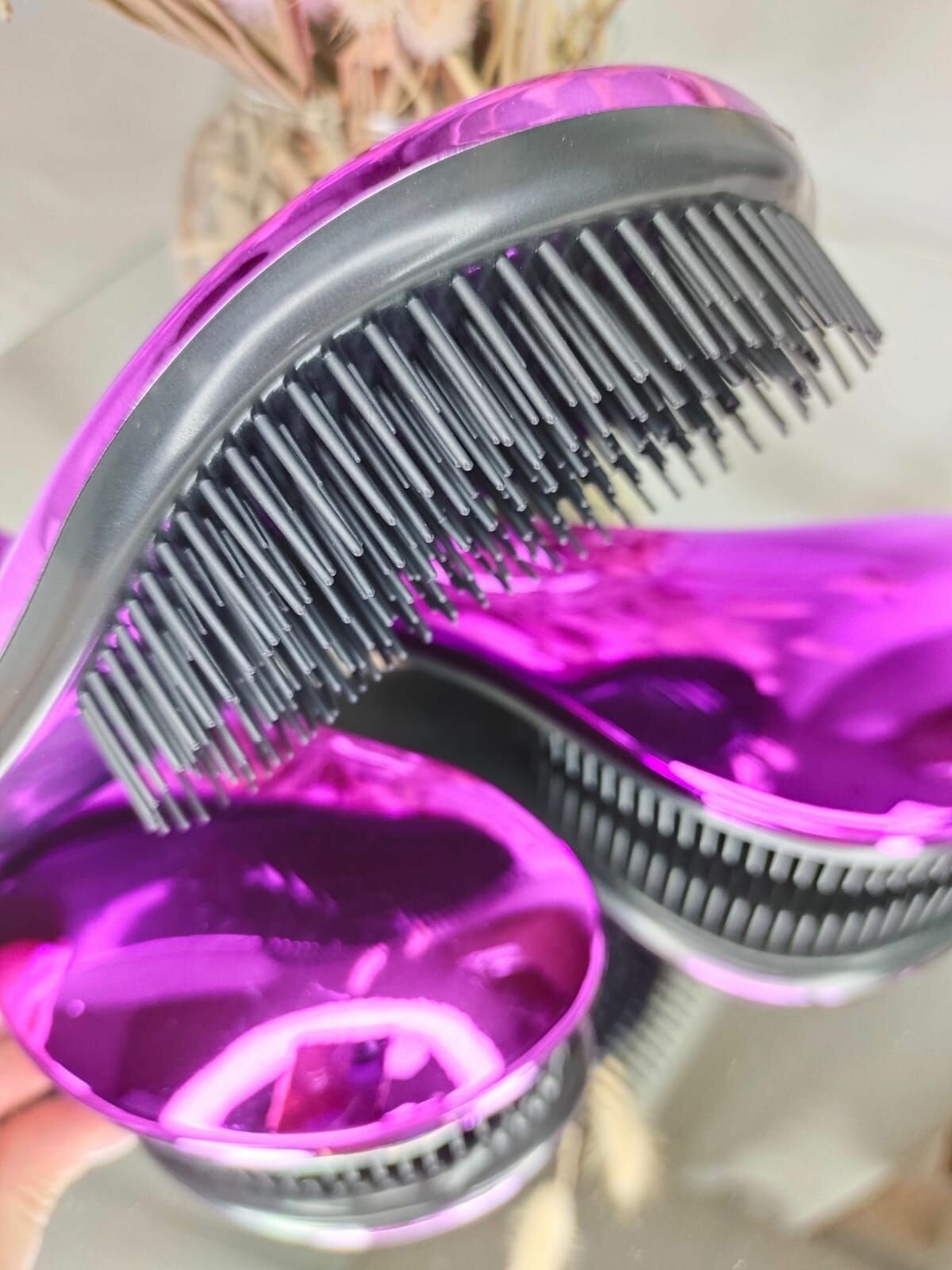 Расческа Detangler Brush для сухих и влажных волос профессиональная распутывающая цвет пурпурная