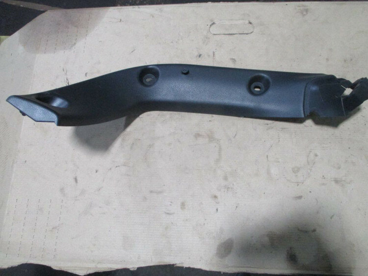 Облицовка крышки багажника 909031KA0C 909031KA2A левая внутренняя Nissan Juke F15 с 10-19г