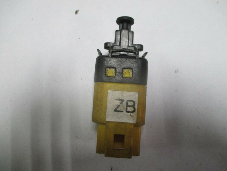 Датчик стоп-сигнала 96552790 ZB 96440926 Шевроле Лачетти с АКПП