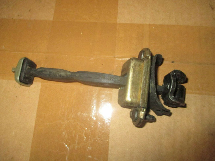Ограничитель дверей передних XS4AA23500BA 1S4Z5422886AA 4167789 4143688 Форд Фокус 1