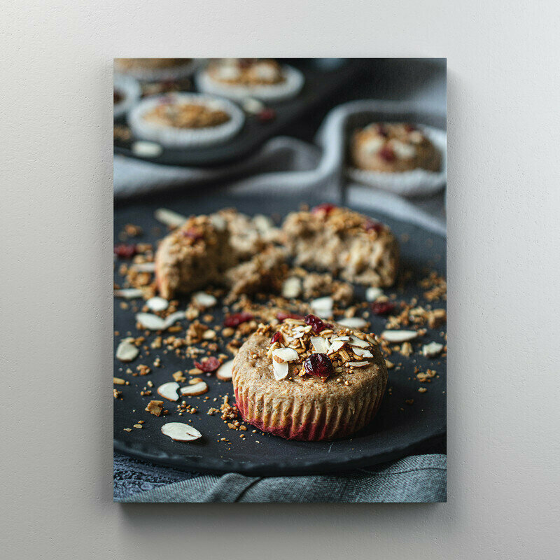 Интерьерная картина на холсте "Ореховый маффин" для кухни, кафе и ресторанов, размер 22x30 см