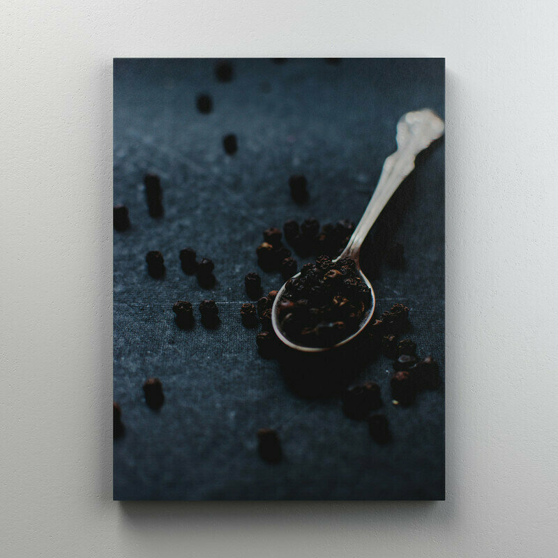 Интерьерная картина на холсте "Ложка черного перца" размер 45x60 см