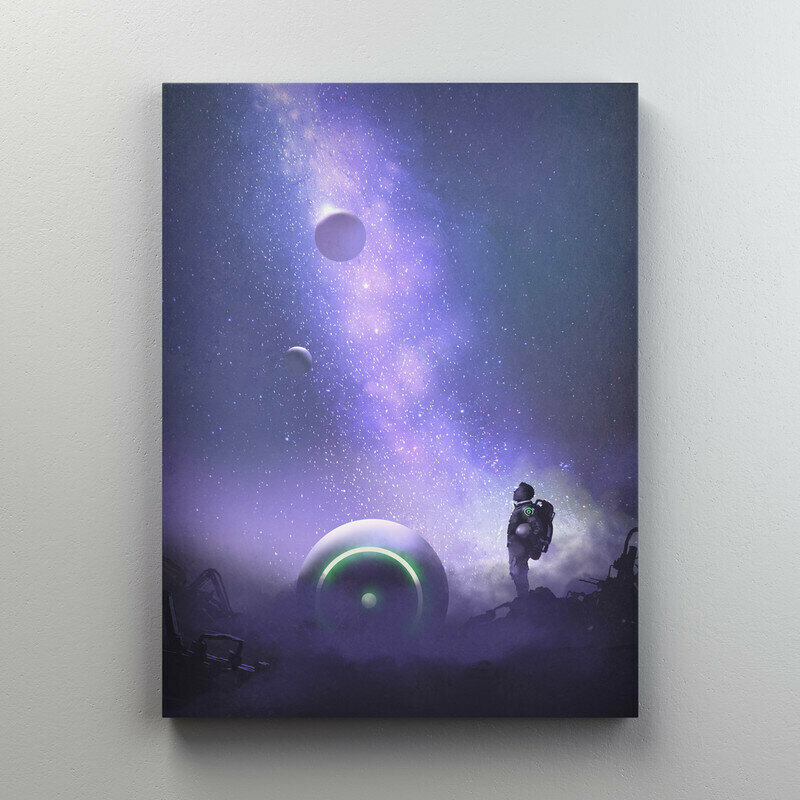 Интерьерная картина на холсте "Космонавт и фиолетовое небо" размер 45x60 см