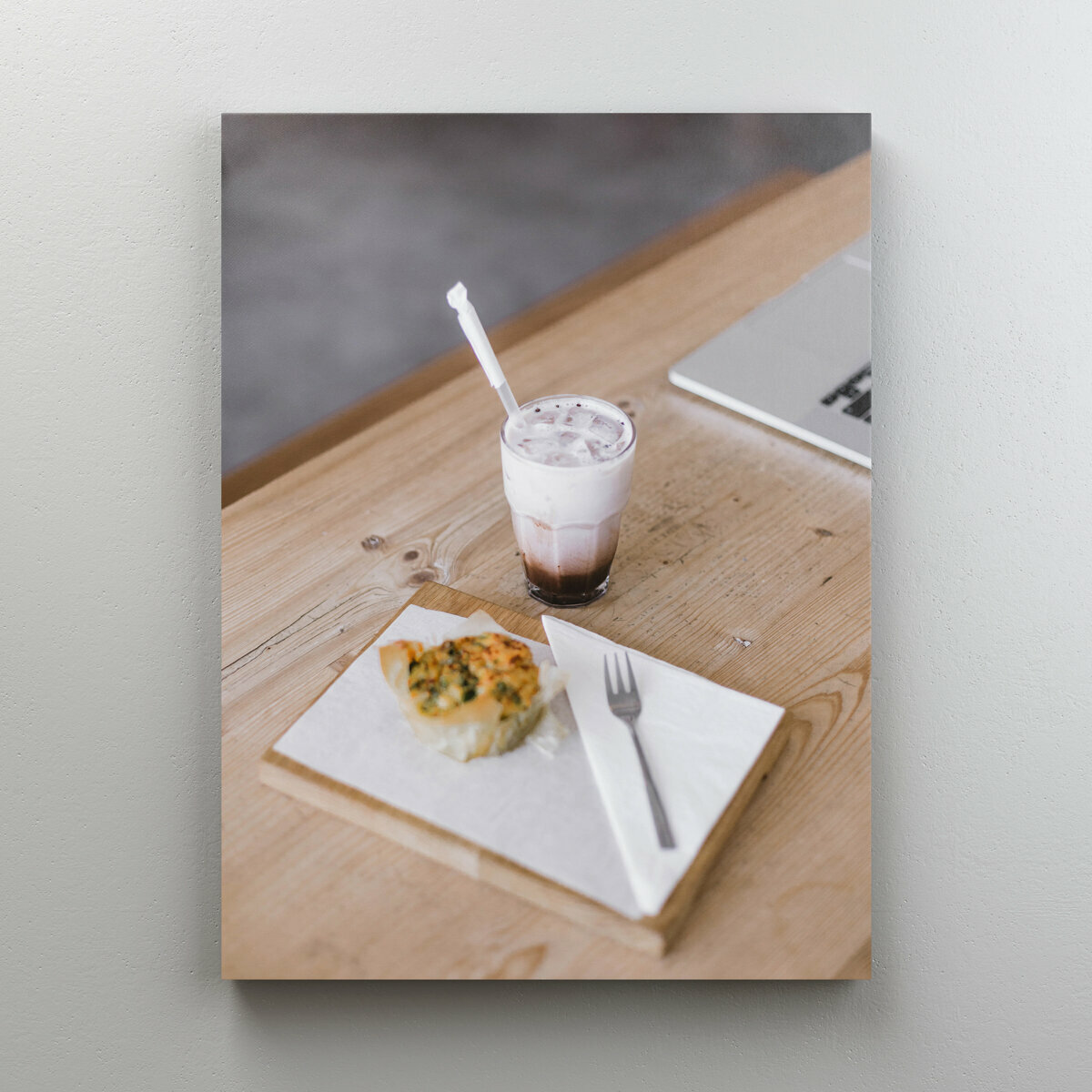 Интерьерная картина на холсте "Десерт с кофе" для кухни и кафе, размер 30x40 см