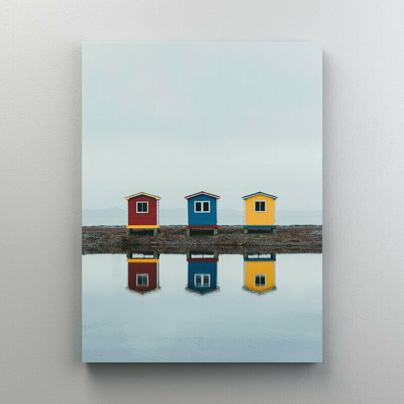 Интерьерная картина на холсте "Три дома на берегу океана" размер 30x40 см