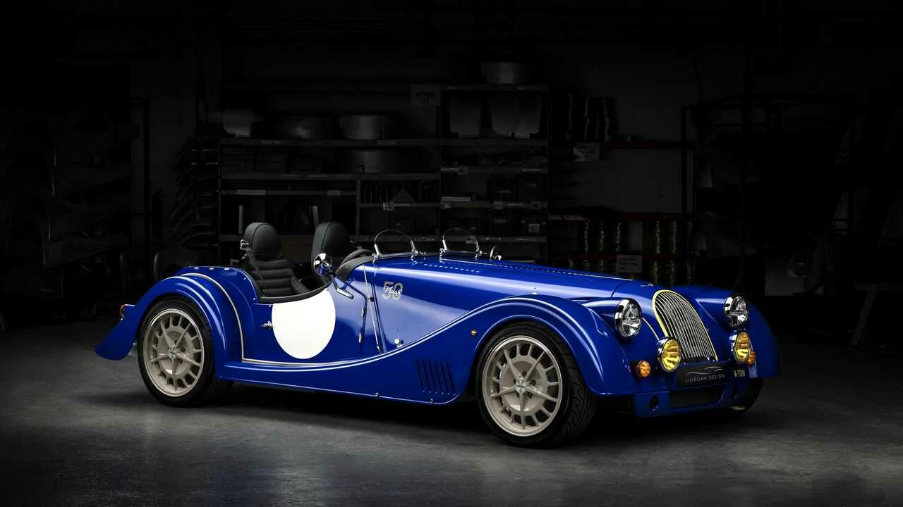 Картина на холсте 110x60 LinxOne "Спорткар Morgan Motor" интерьерная для дома / на стену / на кухню / с подрамником