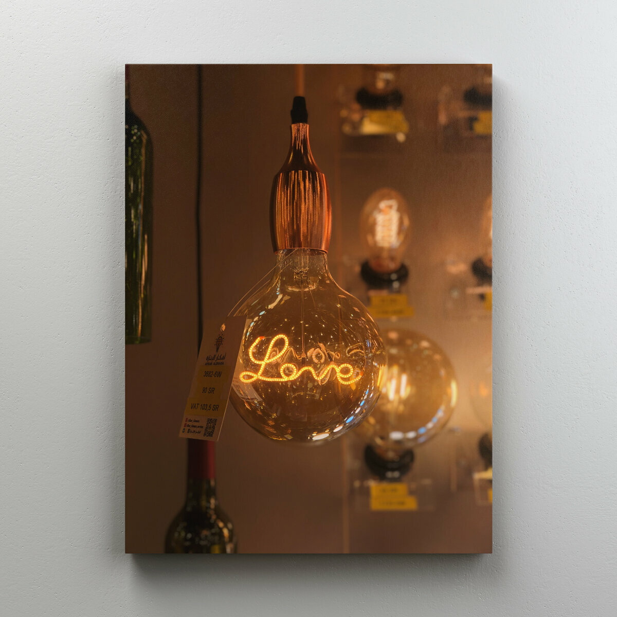 Интерьерная картина на холсте "Лампа Эдисона Love" в стиле минимализм, размер 45x60 см