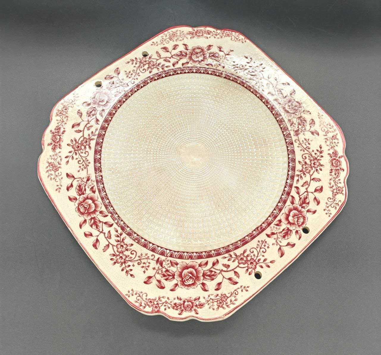 Тарелка настенная квадратной формы, украшенная цветочными мотивами, фаянс