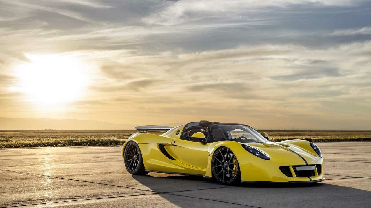 Картина на холсте 60x110 LinxOne "Hennessey Желтый spyder Venom" интерьерная для дома / на стену / на кухню / с подрамником