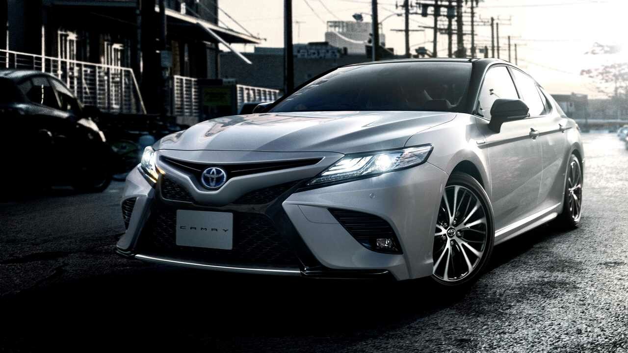 Картина на холсте 110x60 LinxOne "2018 toyota camry hybrid" интерьерная для дома / на стену / на кухню / с подрамником
