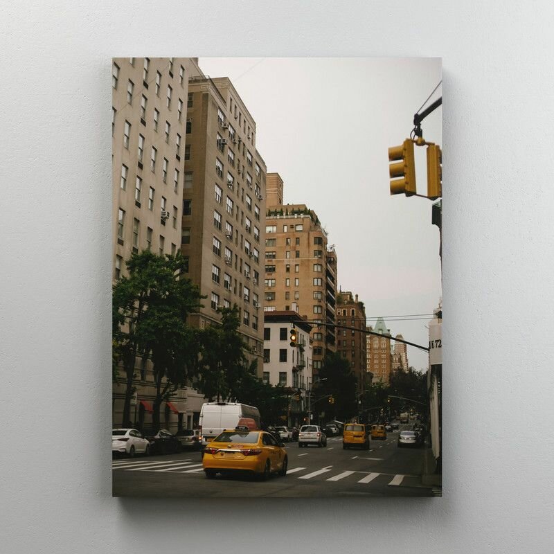 Интерьерная картина на холсте "Движение на улице современного города возле современных зданий" размер 22x30 см