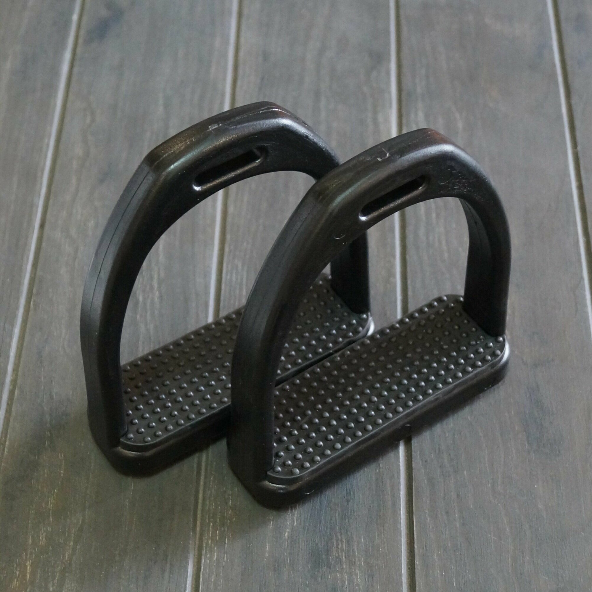 Стремена для лошади