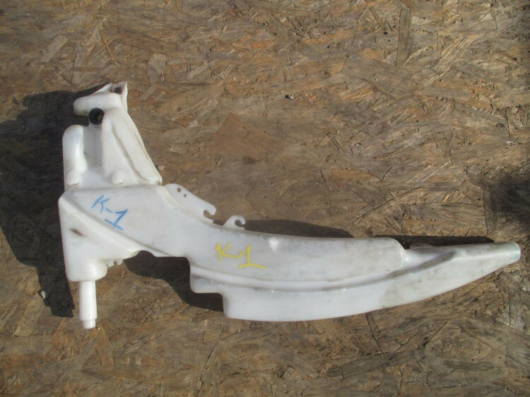 Бачок омывателя XS4117618CH (BH) лобового стекла 1101624 Форд Фокус 1 до 2004 года K-1 K-13