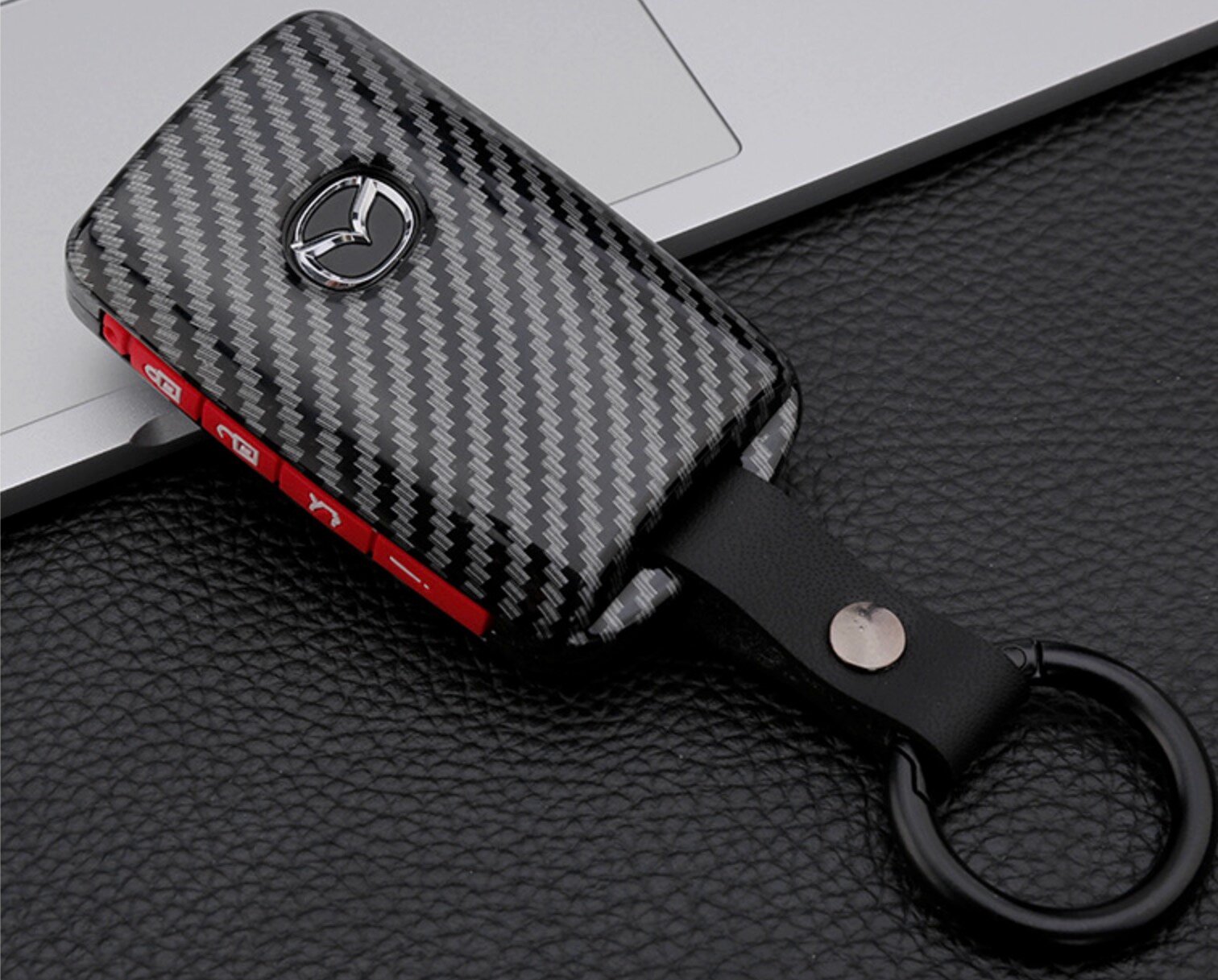 Защитный чехол MyPads M-162452 с брелком для автомобильного смарт ключа Мазда черный карбоновый каркас и силиконовые красные вставки/ кнопки, клю.