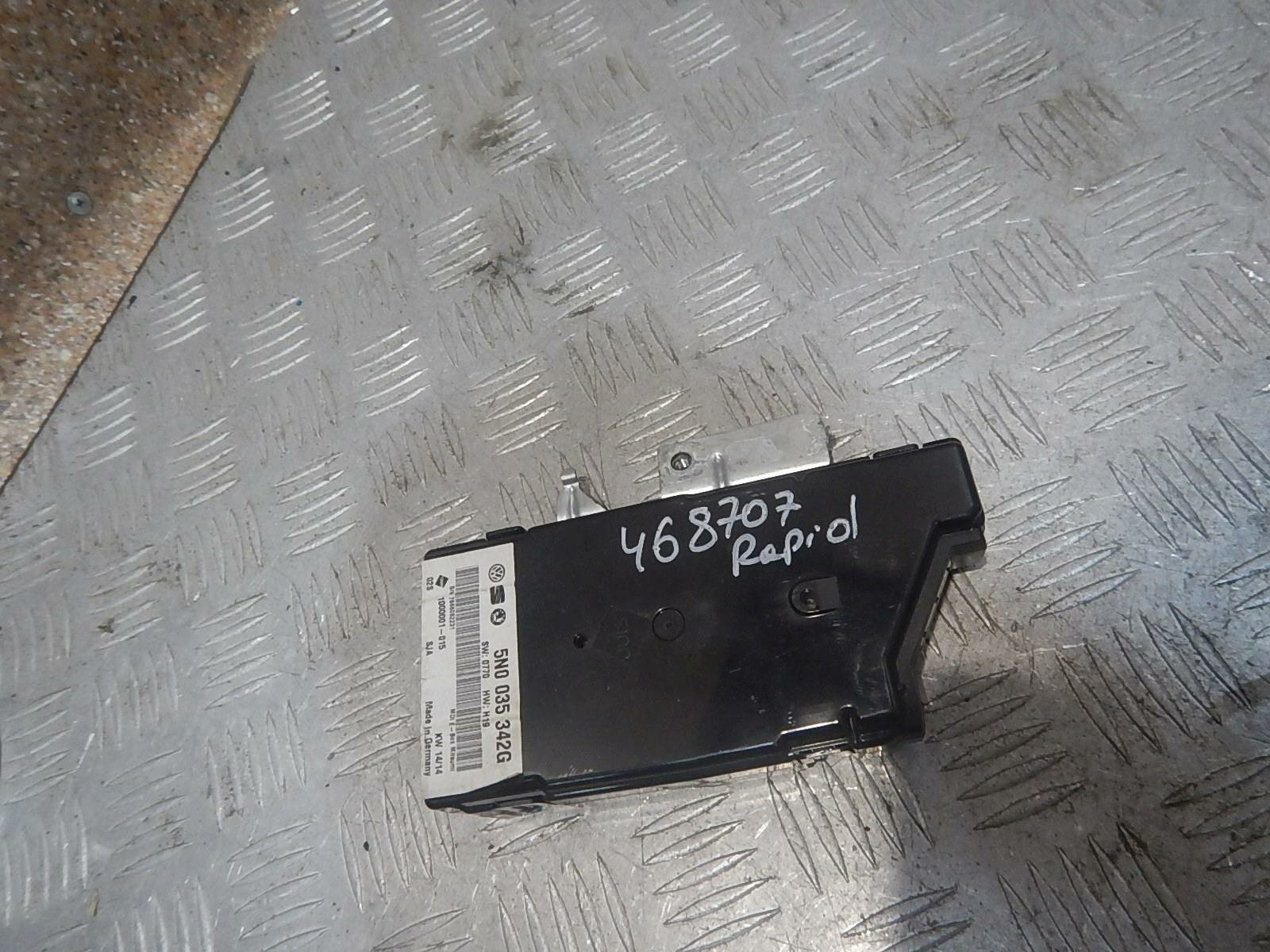 Б/У Блок электронный, Skoda (Шкода)-RAPID (12-) SKODA Rapid (12-) мультимедийный модуль Без видимых повреждений. 468707 V...