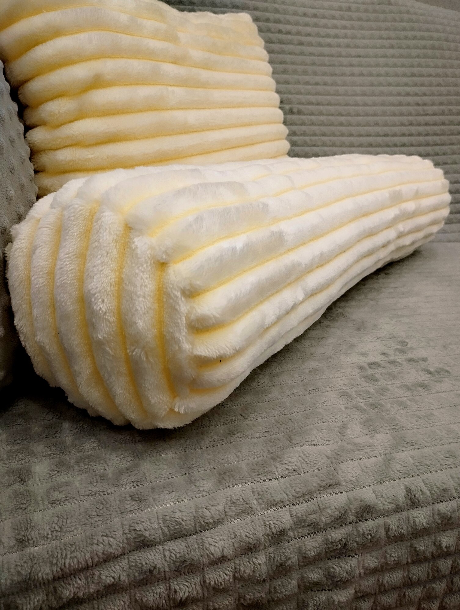 Подушка декоративная валик Желтый Плюш