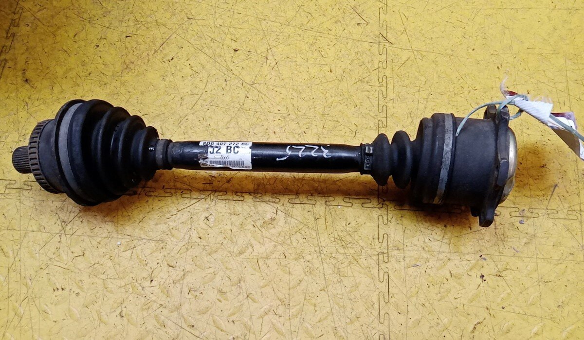 Полуось передняя (привод) Passat (B5+) Volkswagen 8D0407272BC