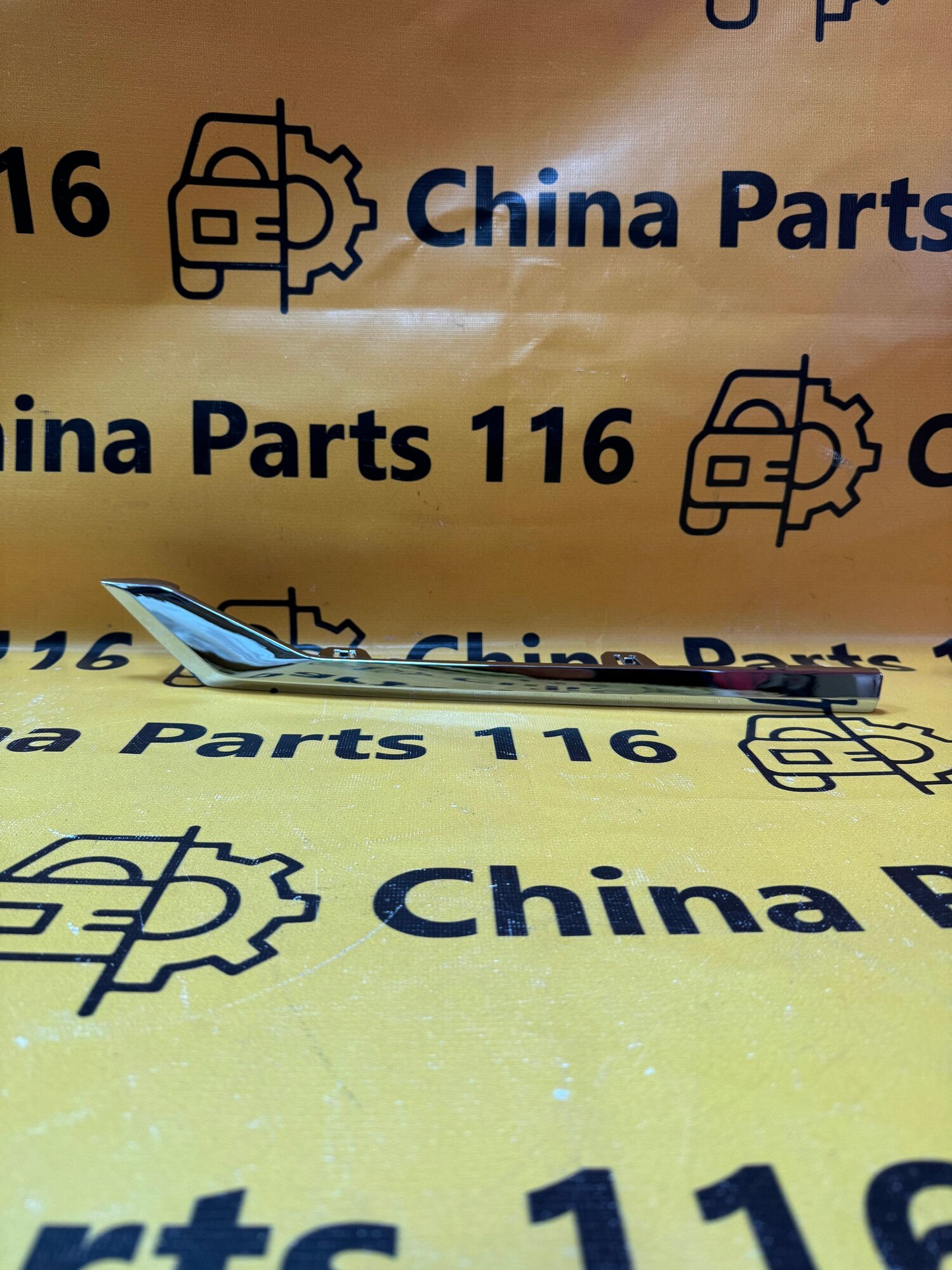 Хром накладка заднего бампера правая Gac Gs8