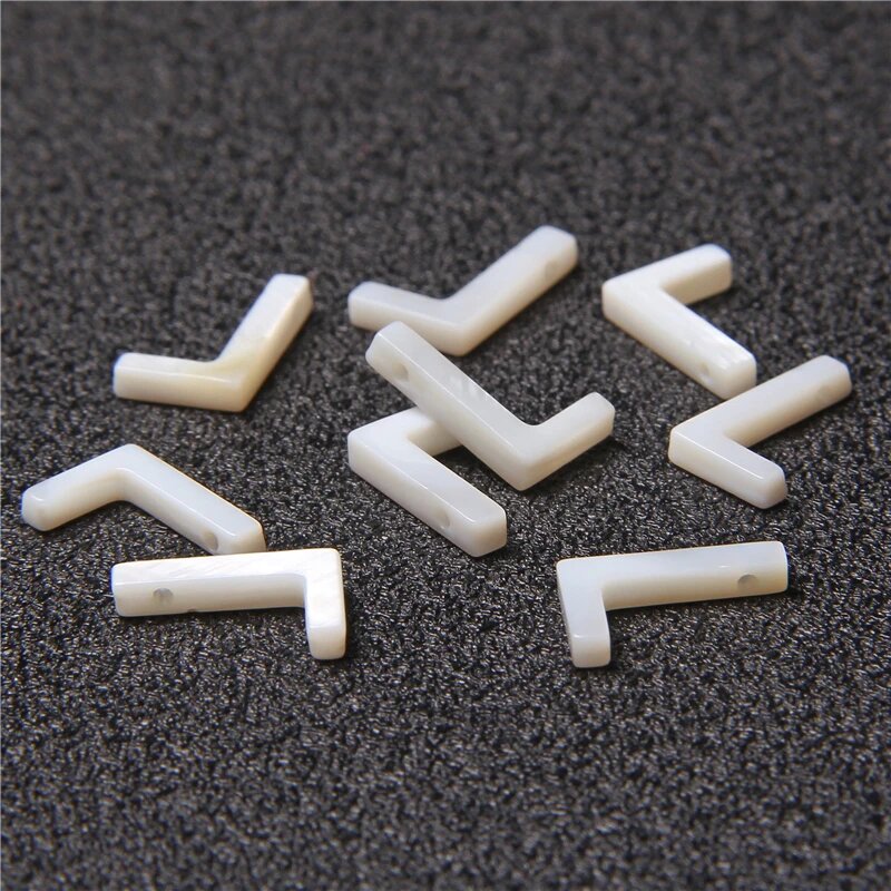 Перламутровые бусины-буквы Vinswet Белый, 10 pieces, L 7x12mm