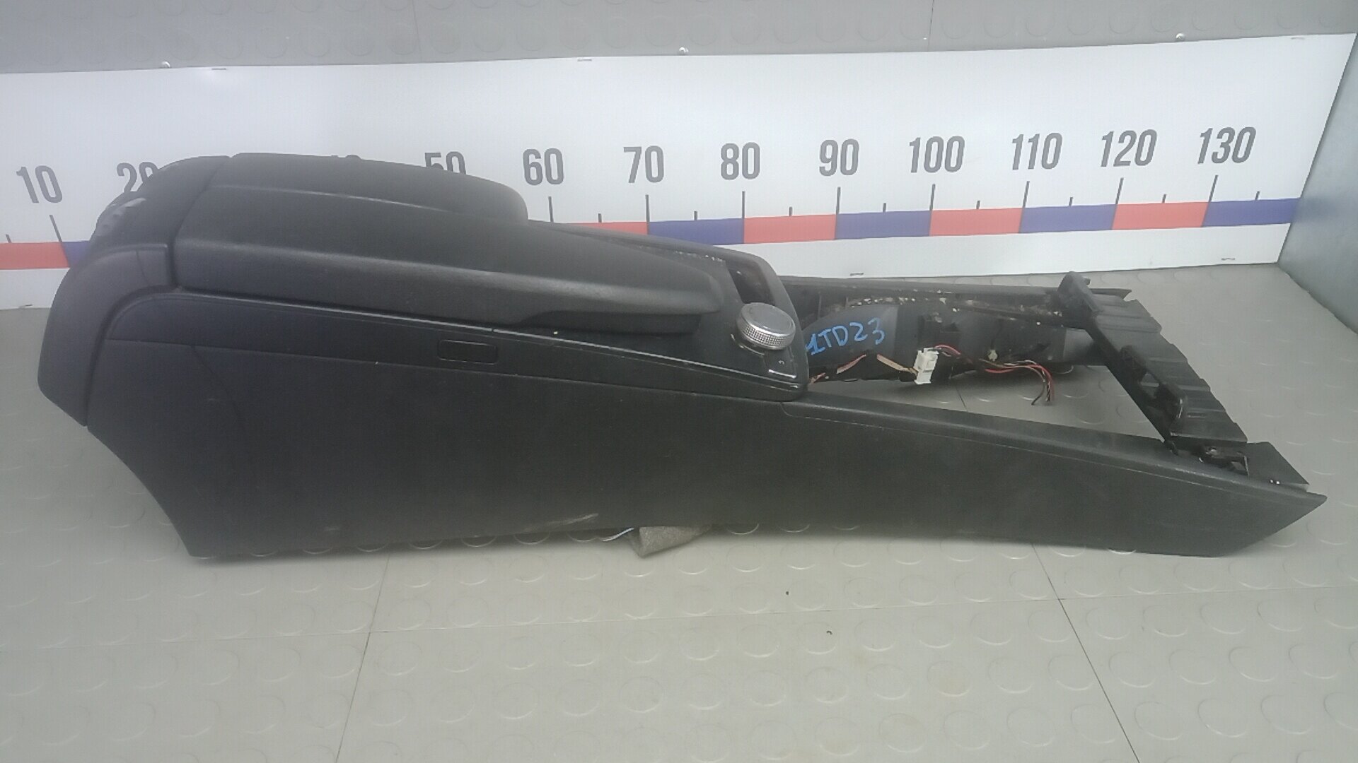 Подлокотник центральный MERCEDES BENZ C-CLASS W204, Номер a2046800150, A20468001509051, A20468013399F59