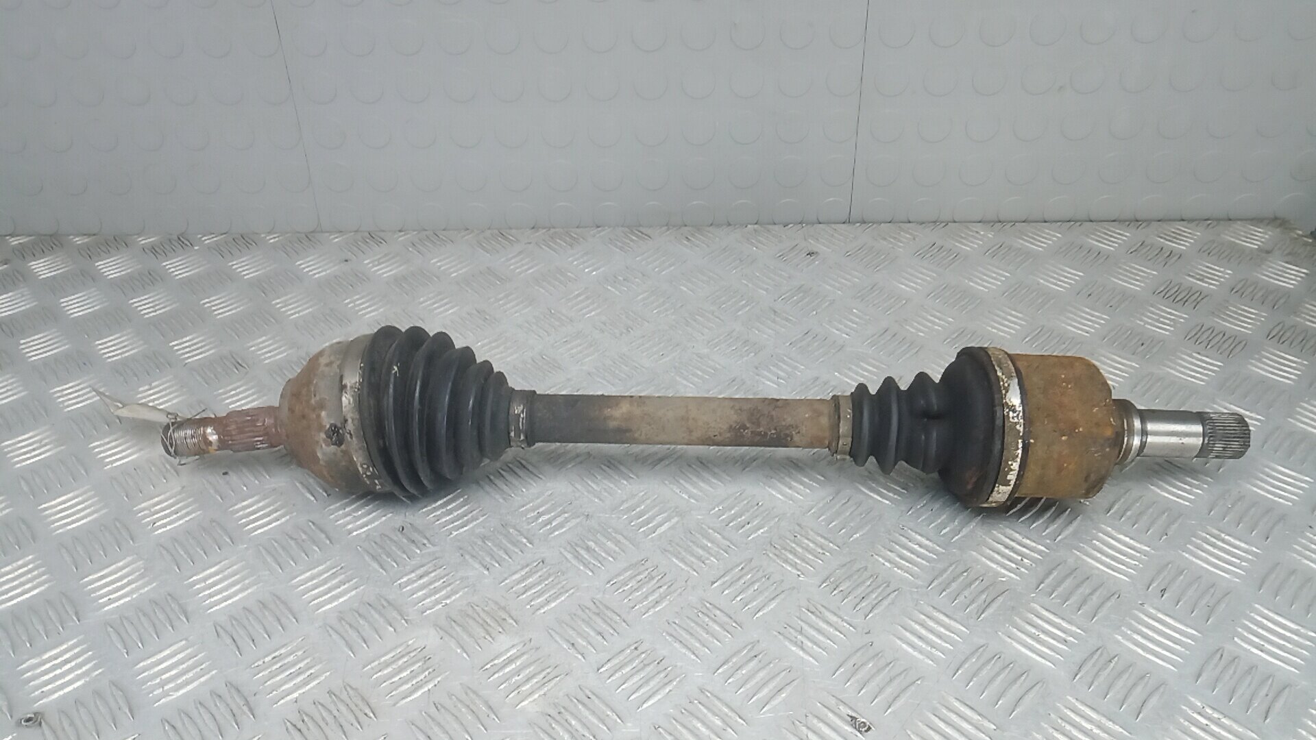 Привод передний левый PEUGEOT 5008, Номер 3272VE, 3272VC, 3272TN, 3272QF