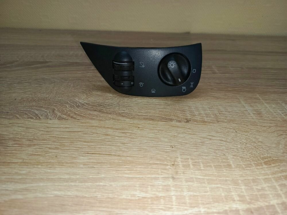 Переключатель светам фар Volkswagen Polo 3 новый