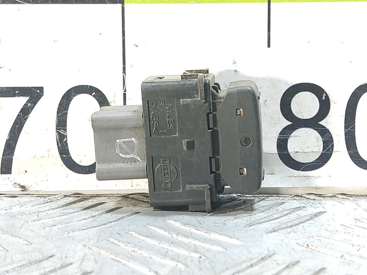 Кнопка обогрева сидений NISSAN Murano z50 25500AX600