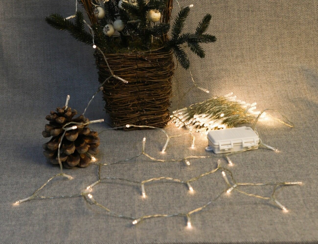 Светодиодная гирлянда на батарейках Koopman 7 м, 96 теплых белых LED ламп, прозрачный ПВХ, контроллер, IP44, Koopman International AX8416220