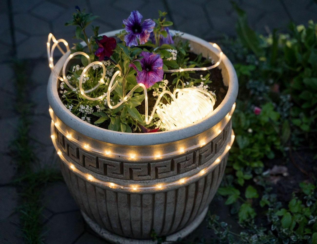 Светодиодный дюралайт на солнечной батарее Lumineo Solar 4.95 м, 100 теплых белых LED ламп, контроллер, IP44, Kaemingk 897785