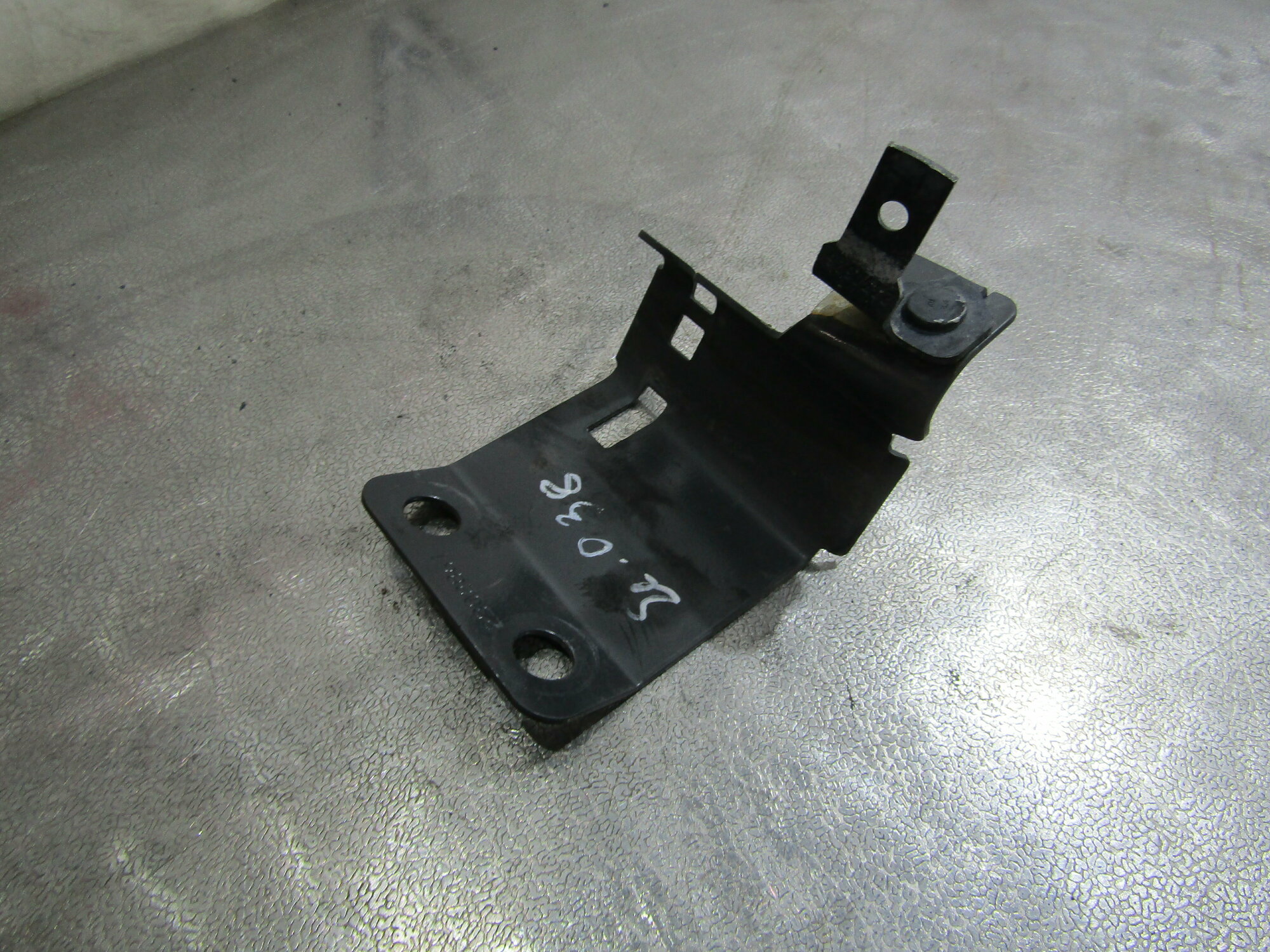 Кронштейн крепления тормозных трубок Scania 6-series