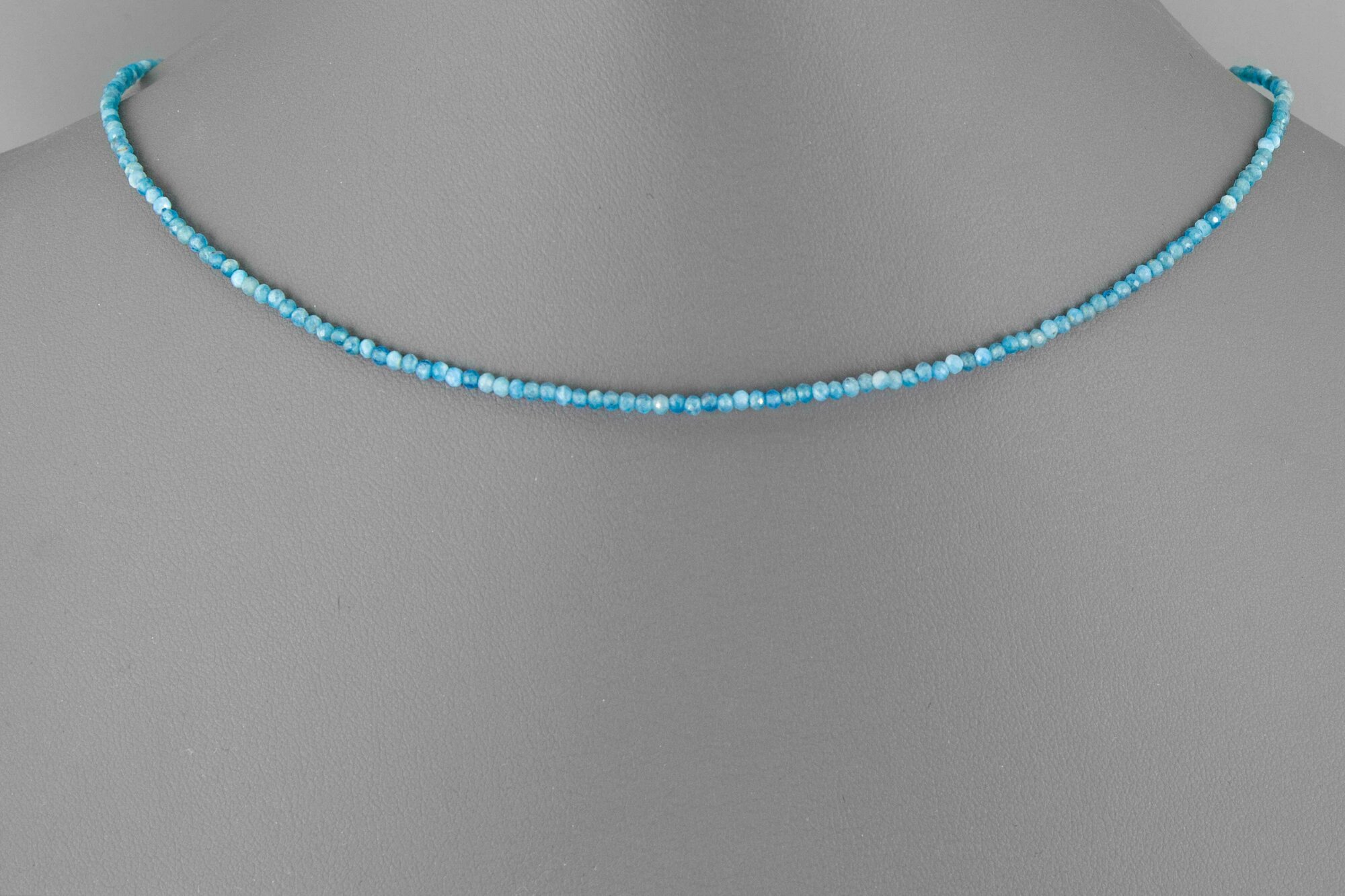 Бусы, апатит