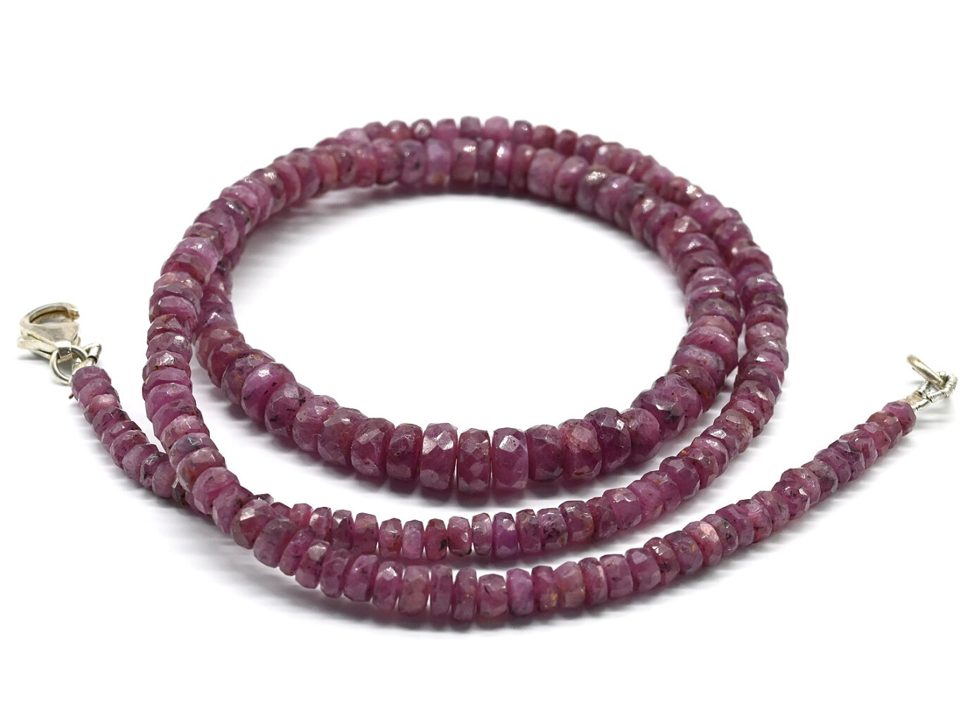 Бусы, корунд