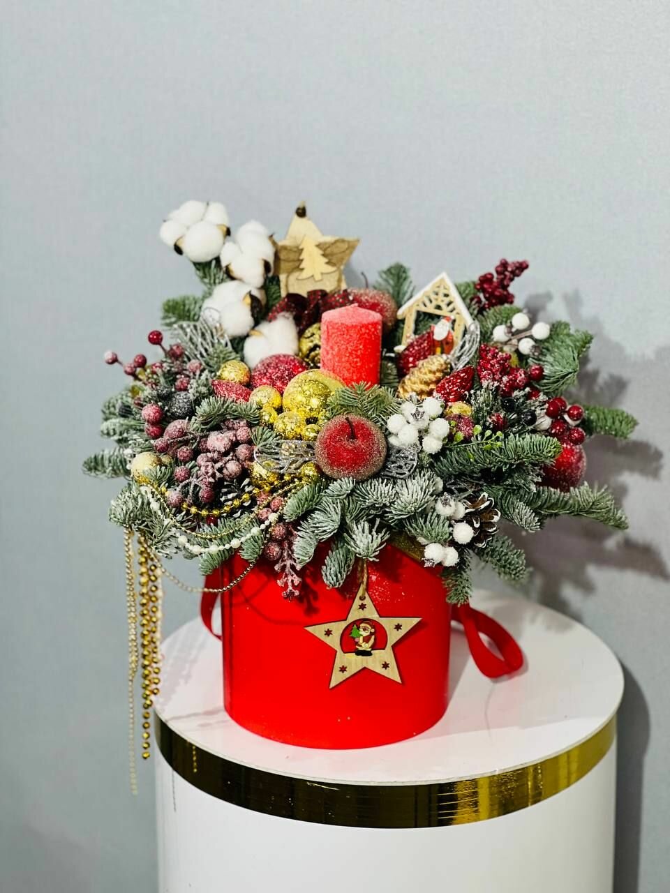 Новогодняя композиция в коробке из натурального нобилиса со свечой/ Хвойный букет