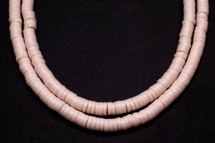 Бусины каучуковые плоские круглые 4х1мм, отверстие 1,8мм, цвет кремовый, 524-031, 1 нить (около 43 см, около 350шт)