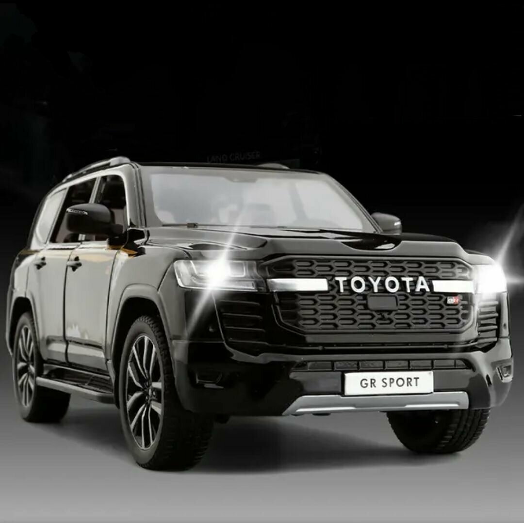 Коллекционная металлическая модель Toyota 300 1:24 открываются двери черная