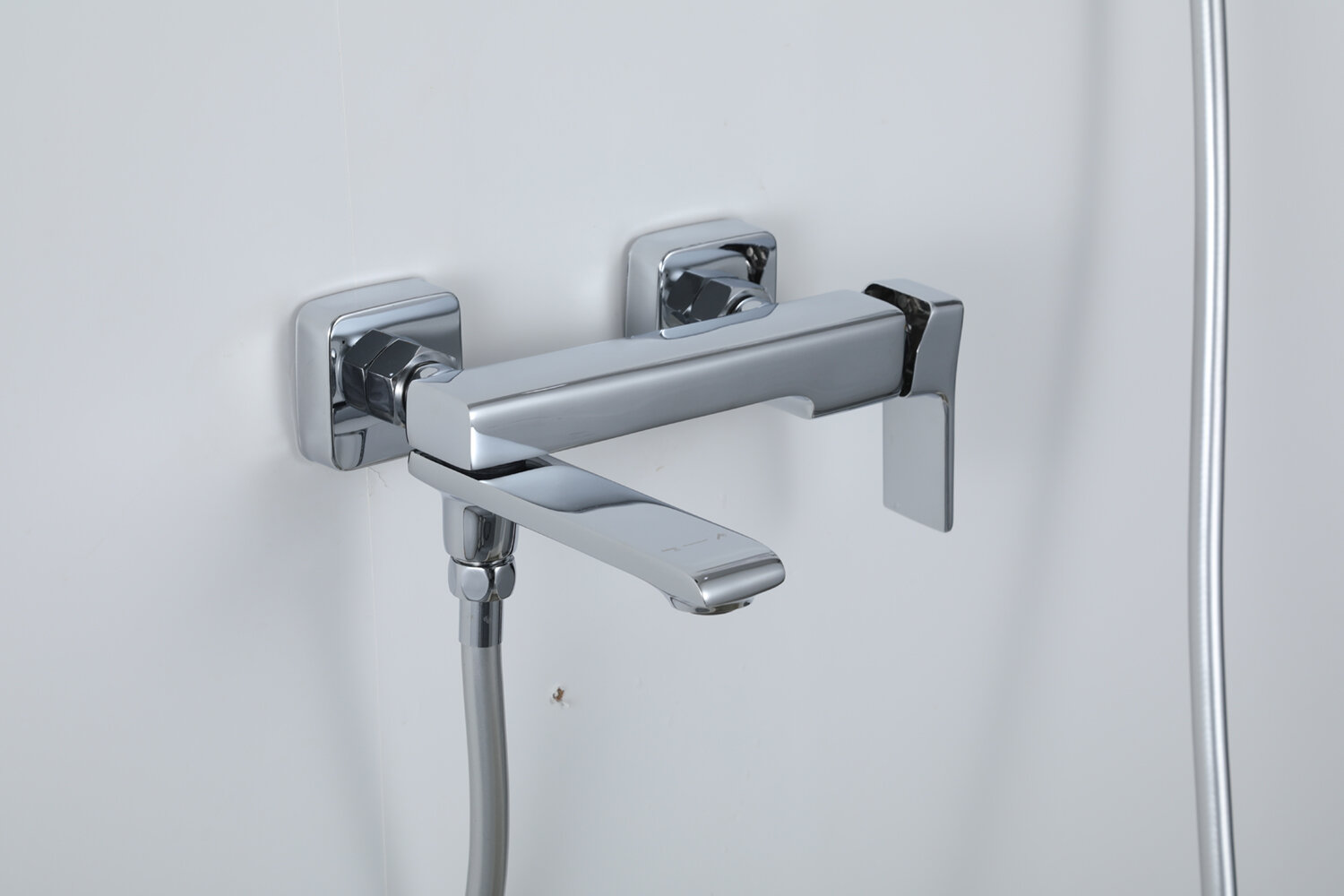 Смеситель для ванны с душем Frap F3284 хром, латунный корпус