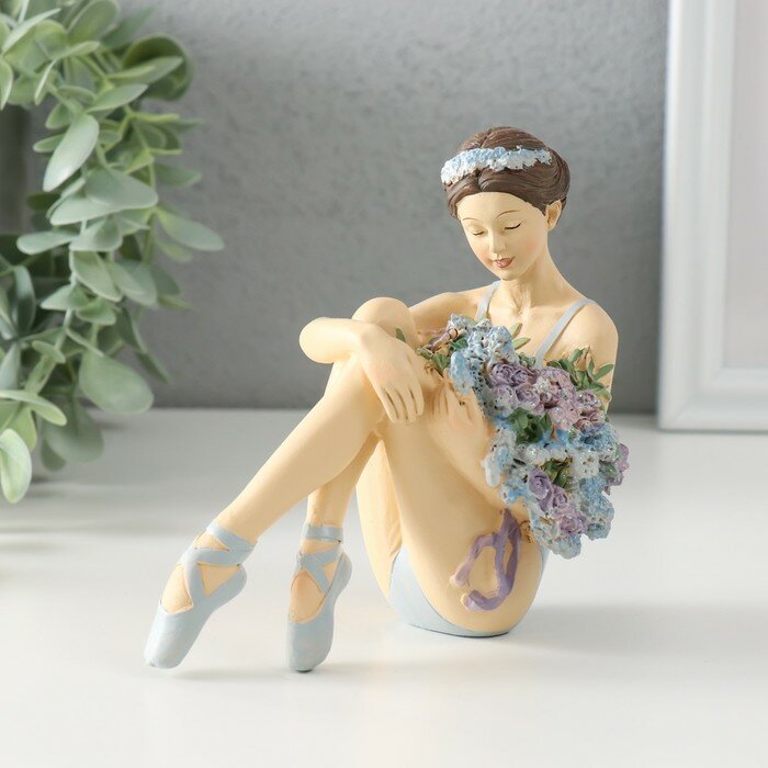 Фигурка полистоун Балерина с охапкой сиреневых цветов, 12.5×7×12 см, 2 шт.