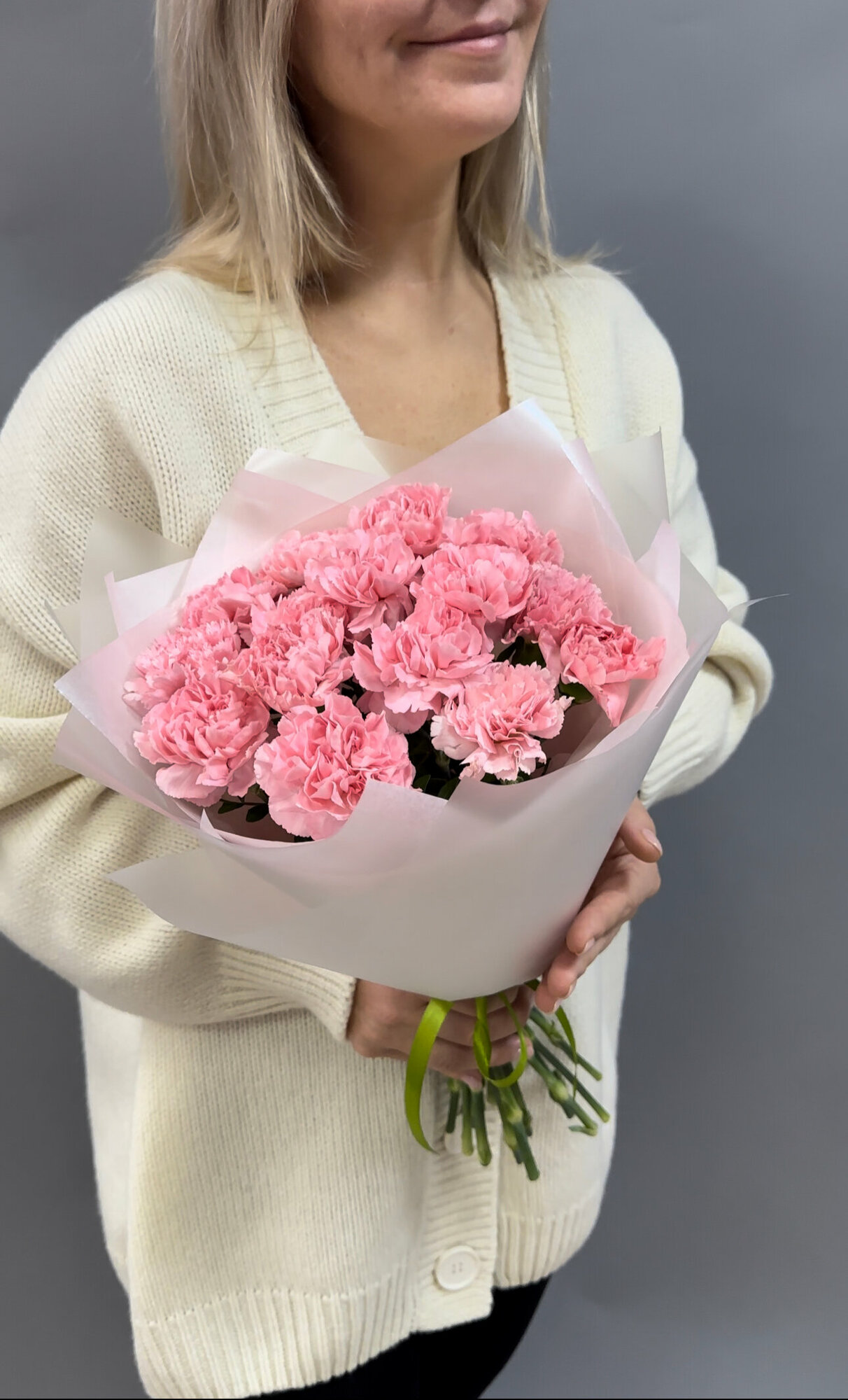 Букет живых цветов из розовых гвозди моно 15штук Букет 221 Floret размер S