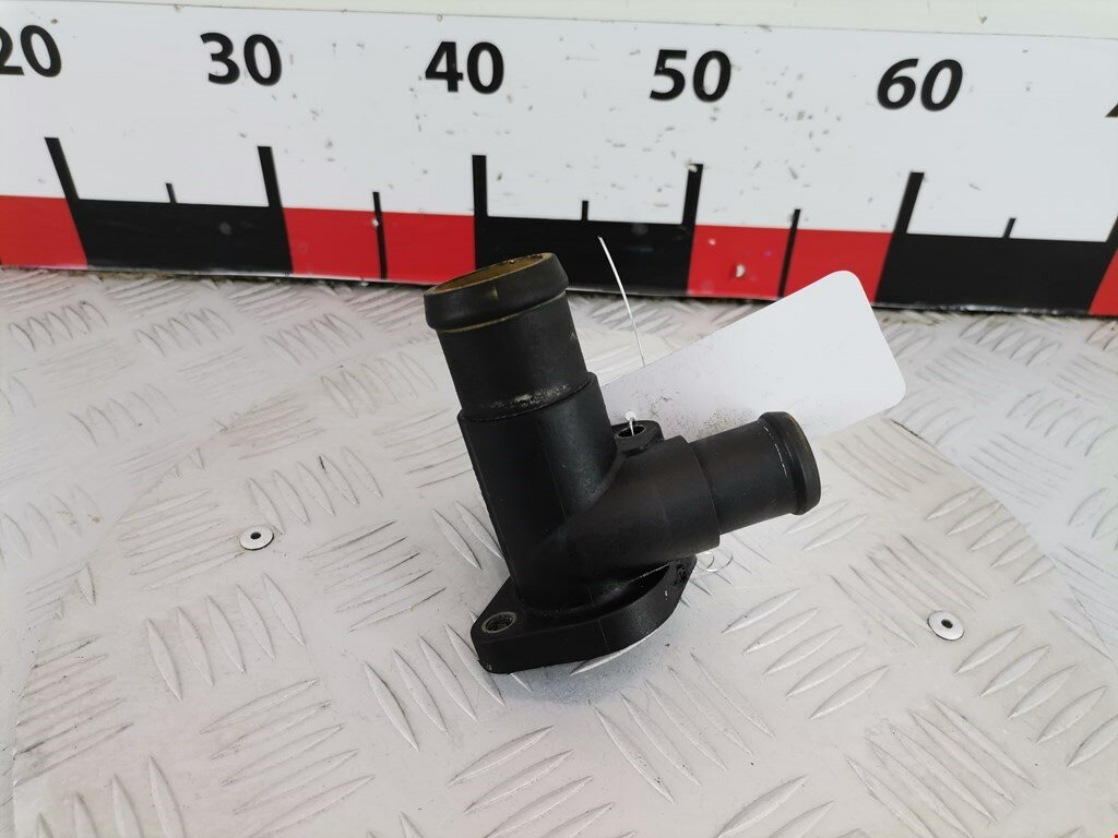 Корпус термостата Volkswagen Passat 5 028121132 арт. 1506686