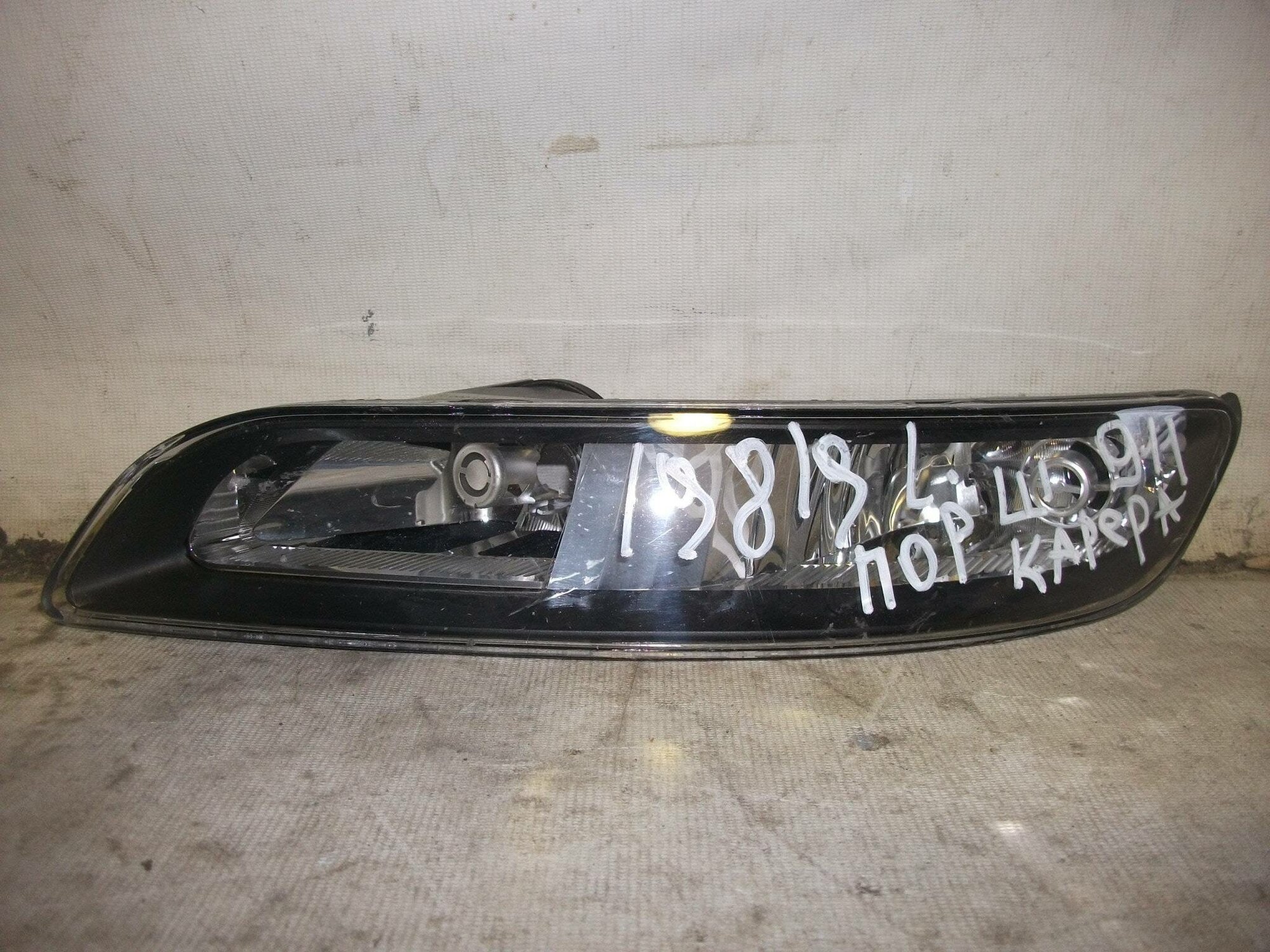 Б/У Фара противотуманная левая, Porsche (Порше)-911 (996) (97-05) PORSCHE 911 (996) (97-05) царапины на стекле 19819 VAG...