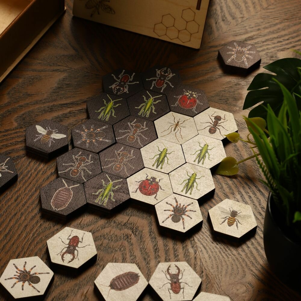 Настольная игра стратегия для двоих детей или взрослых Жужжание Улей (Hive) 9+