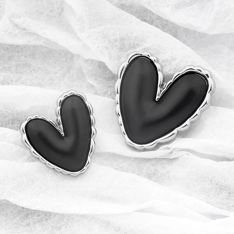 Серьги сердце черные, 17x18mm