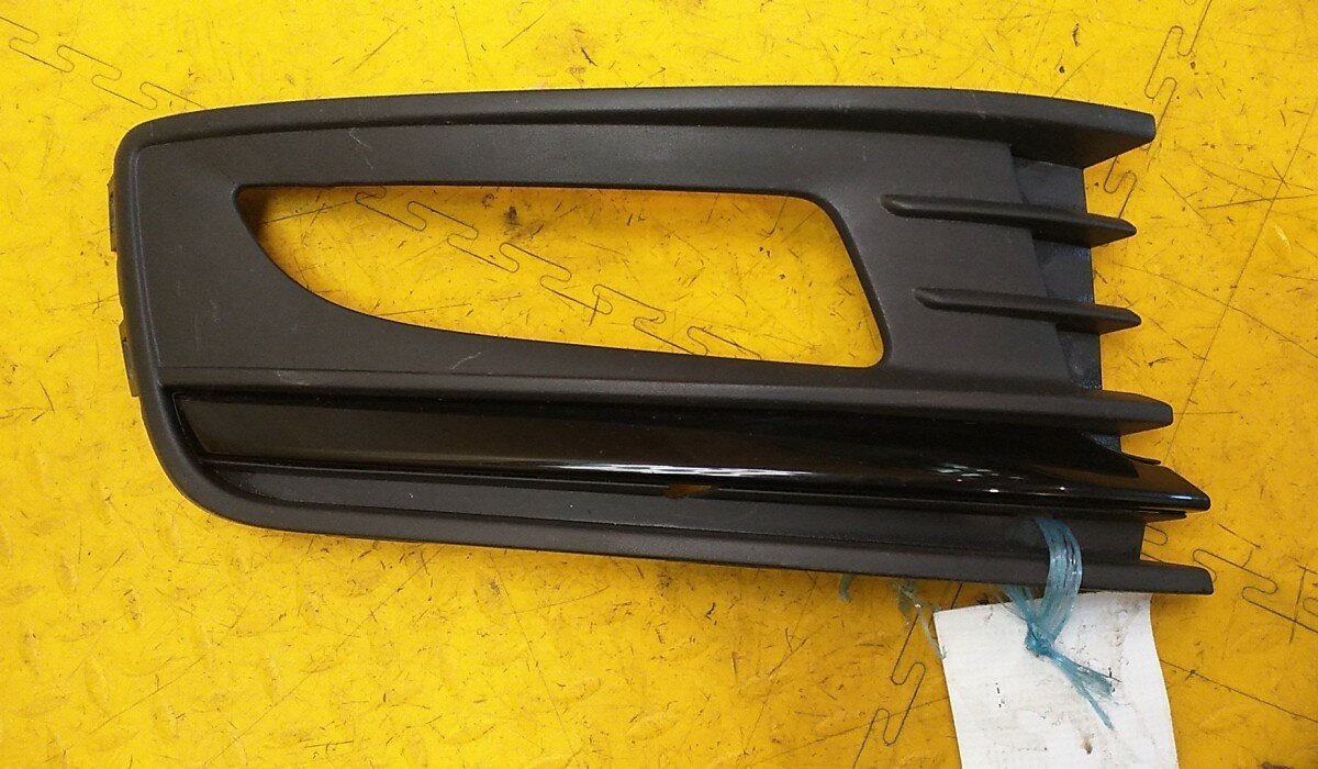 Решетка в бампер Polo (Sed RUS) Volkswagen 6RU853666F