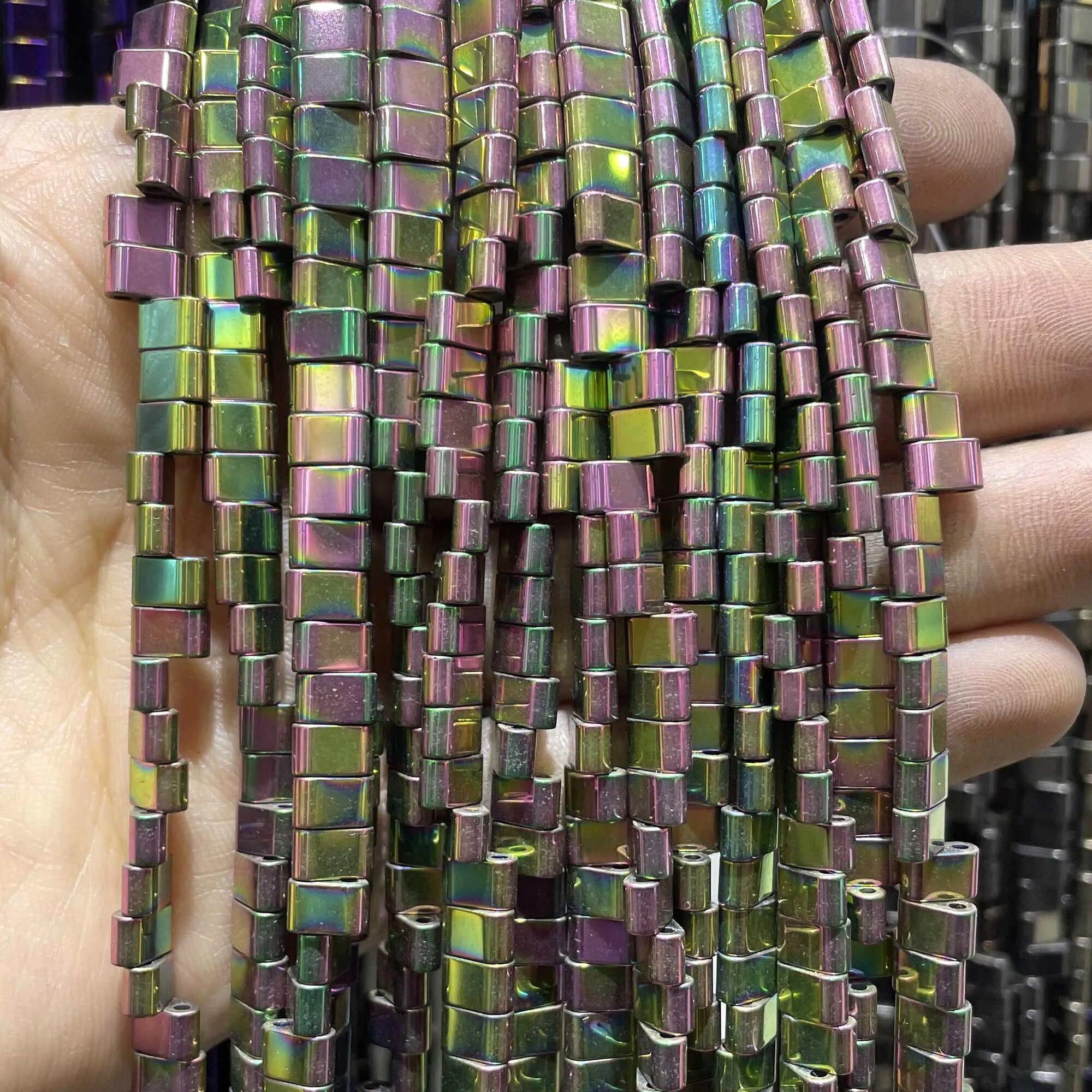 Гематит кубики 2x6 мм, розово-зеленые, 190 шт