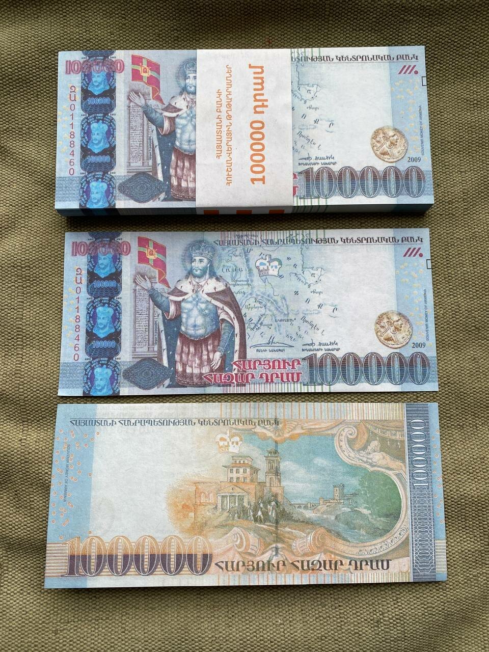 Сувенирная пачка денег номиналом 100000 драм (Армения), 80 купюр (билеты банка приколов, реквизит для съемок)