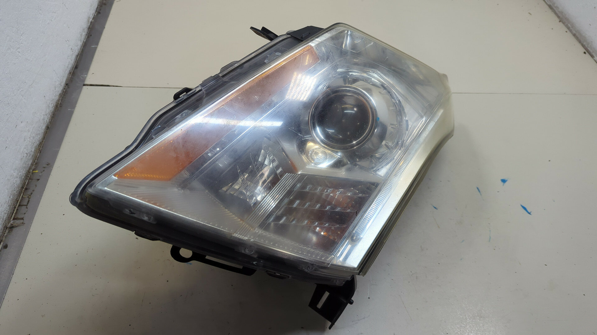 Фара (передняя) левая Cadillac SRX Б/У