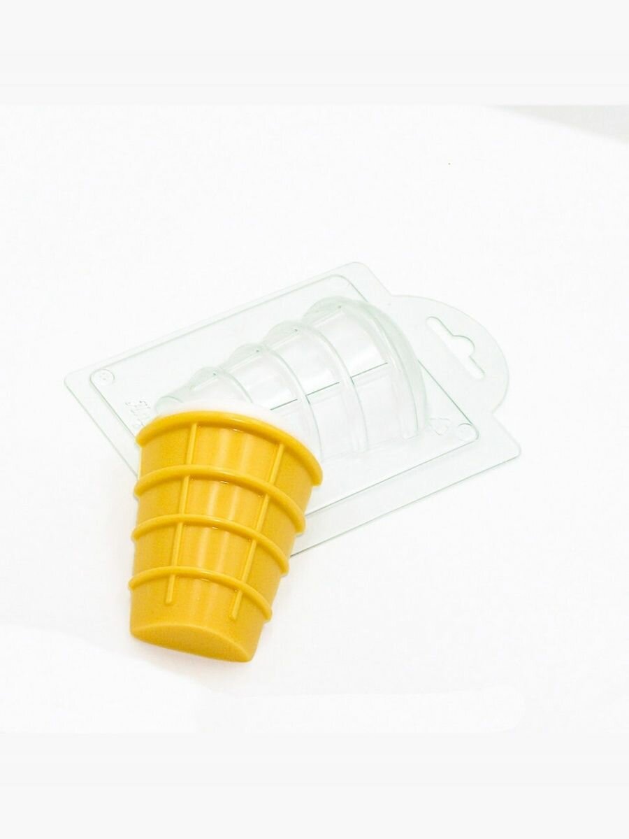 Мороженое в вафельном стаканчике молд из толстого пластика