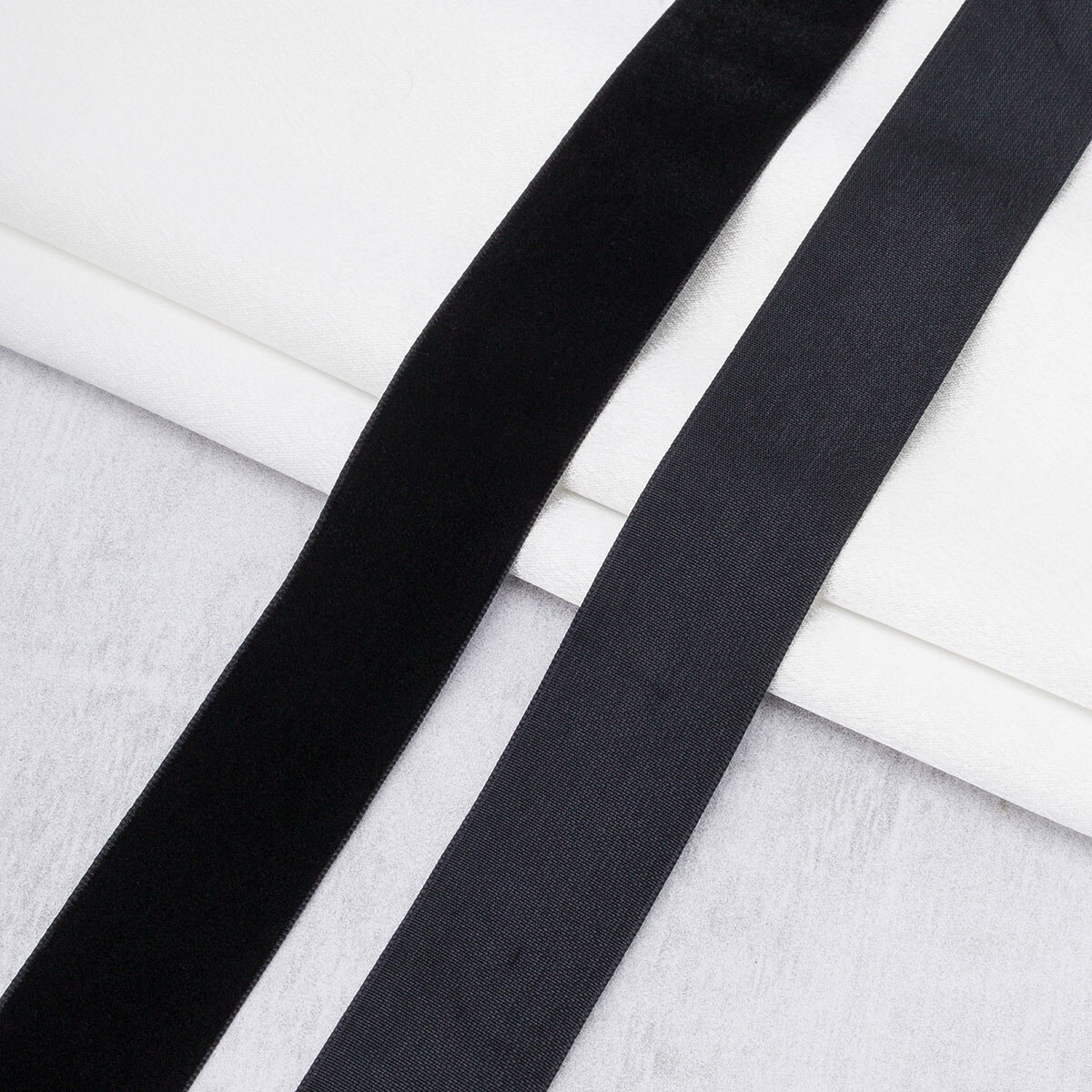 Лента бархатная для рукоделия Айрис, VR-001, 3 см*32,9 м (черный)